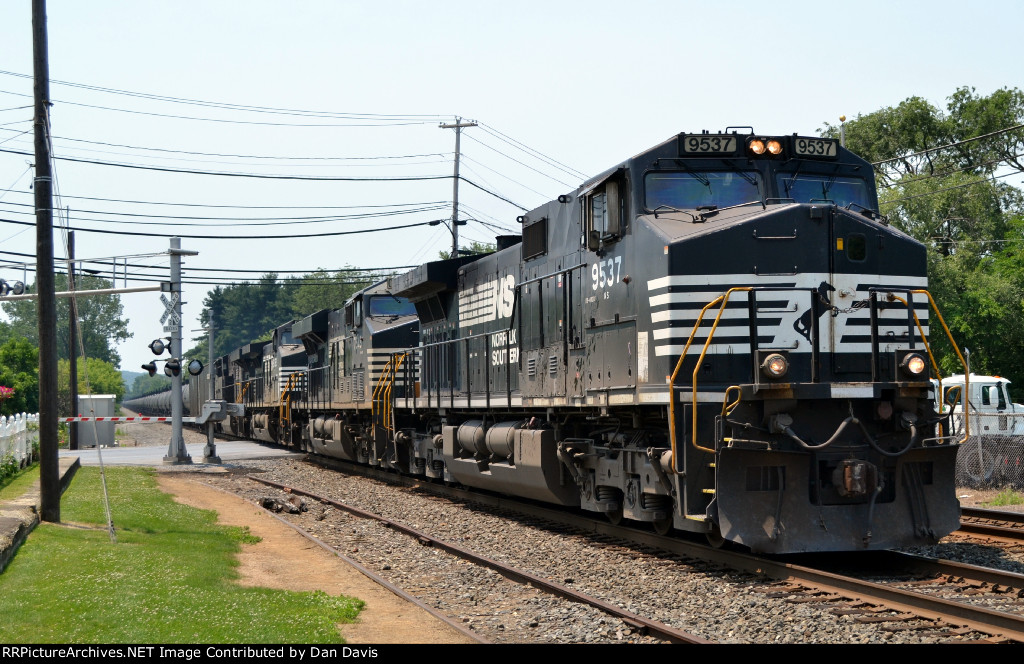 NS C40-9W 9537 leads 68Q